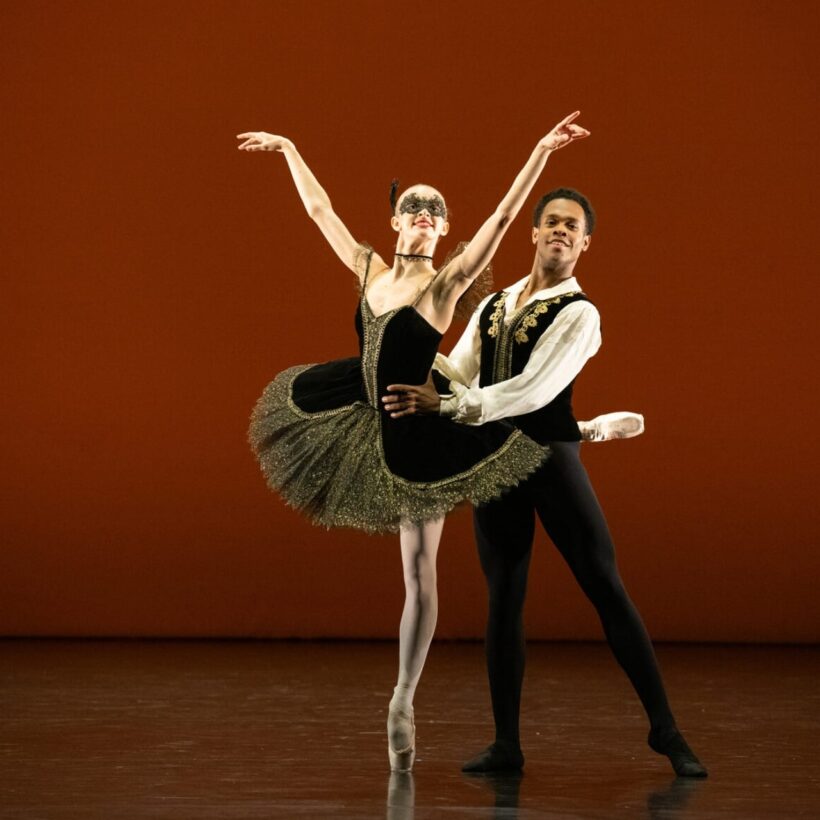 From 60 swans to 32 fouettés – Swan Lake in-the-round in numbers ...