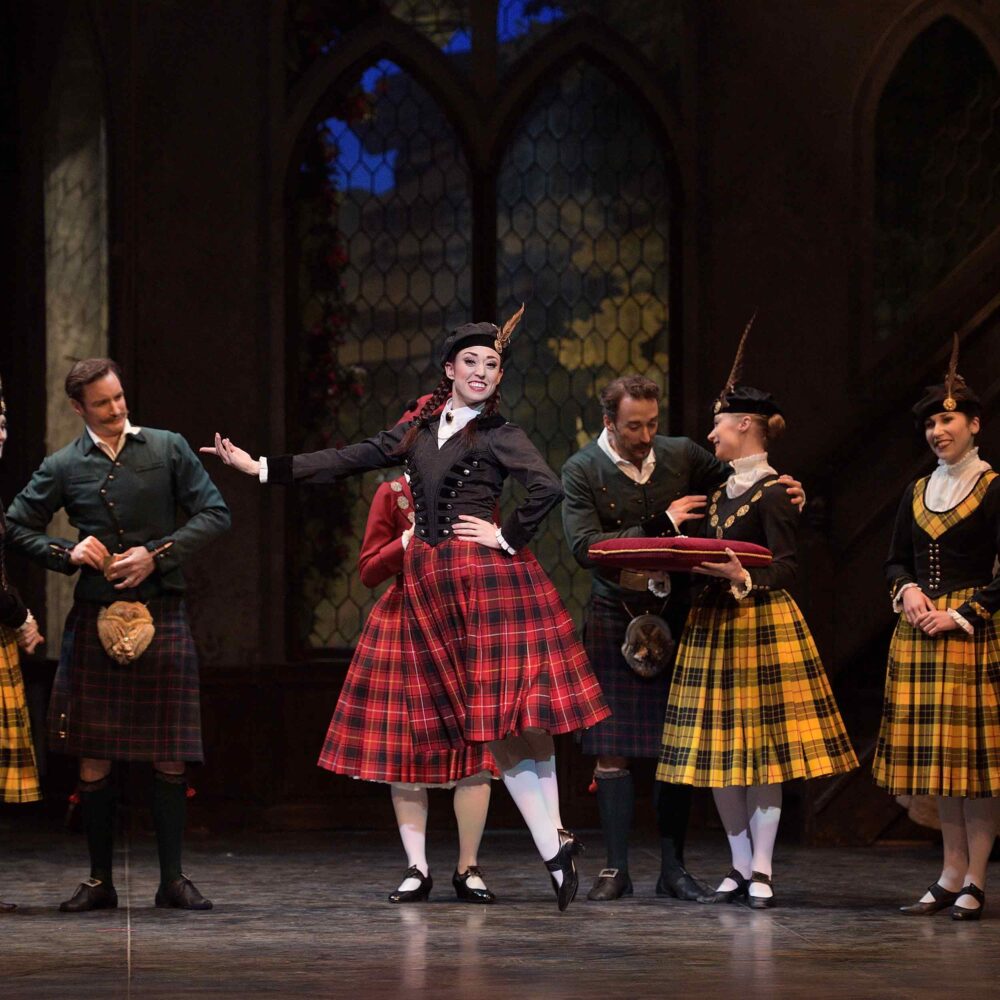 From 60 swans to 32 fouettés – Swan Lake in-the-round in numbers ...